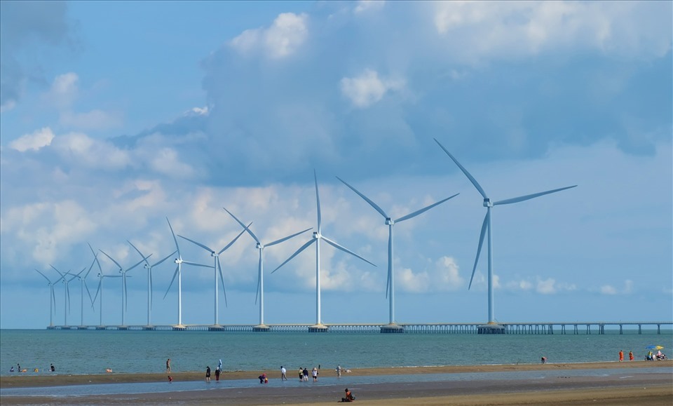 Du lịch Trà Vinh khám phá cánh đồng điện gió ngoài khơi
